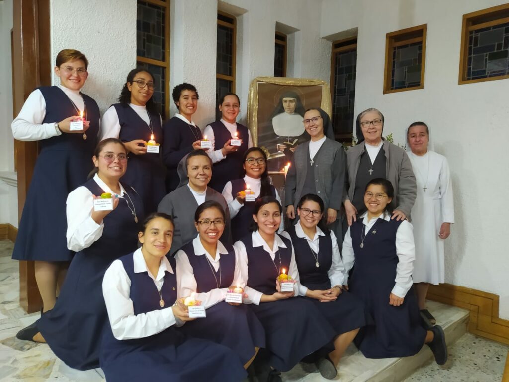 Experiencia carismática de nueve novicias – Salesianas Medellín